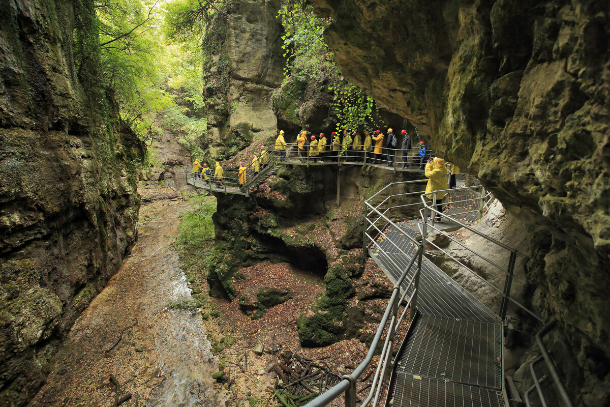 Ravijnen, grotten en mijnen
