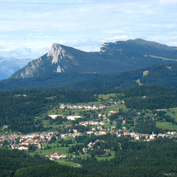 Lago di Lavarone: spiagge, passeggiate e storia antica - Trentino