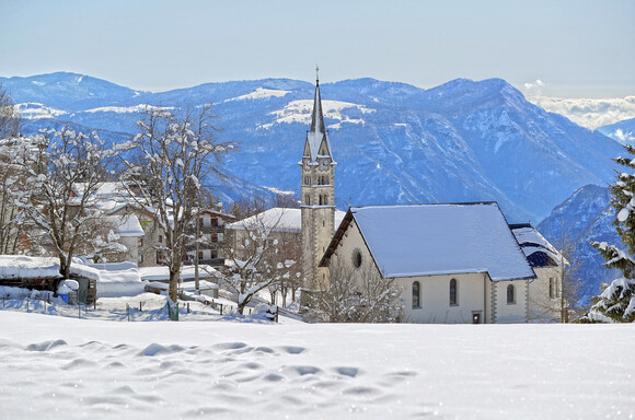 Lusérn / Luserna: a natural balcony rich of traditions - Discover ...
