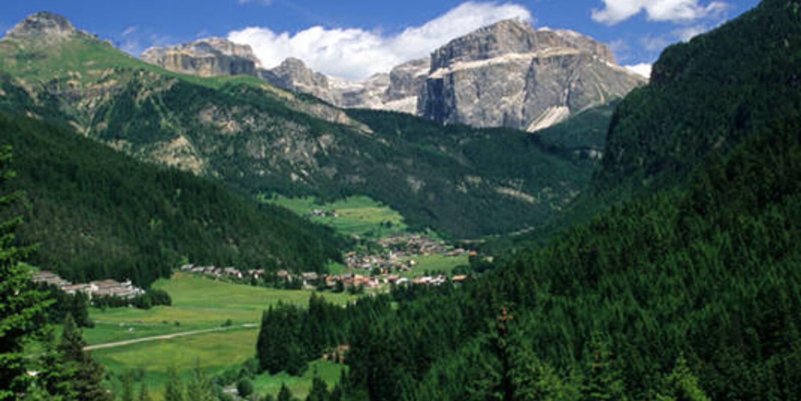 Mazzin, Val di Fassa, punto d'accesso alle Dolomiti