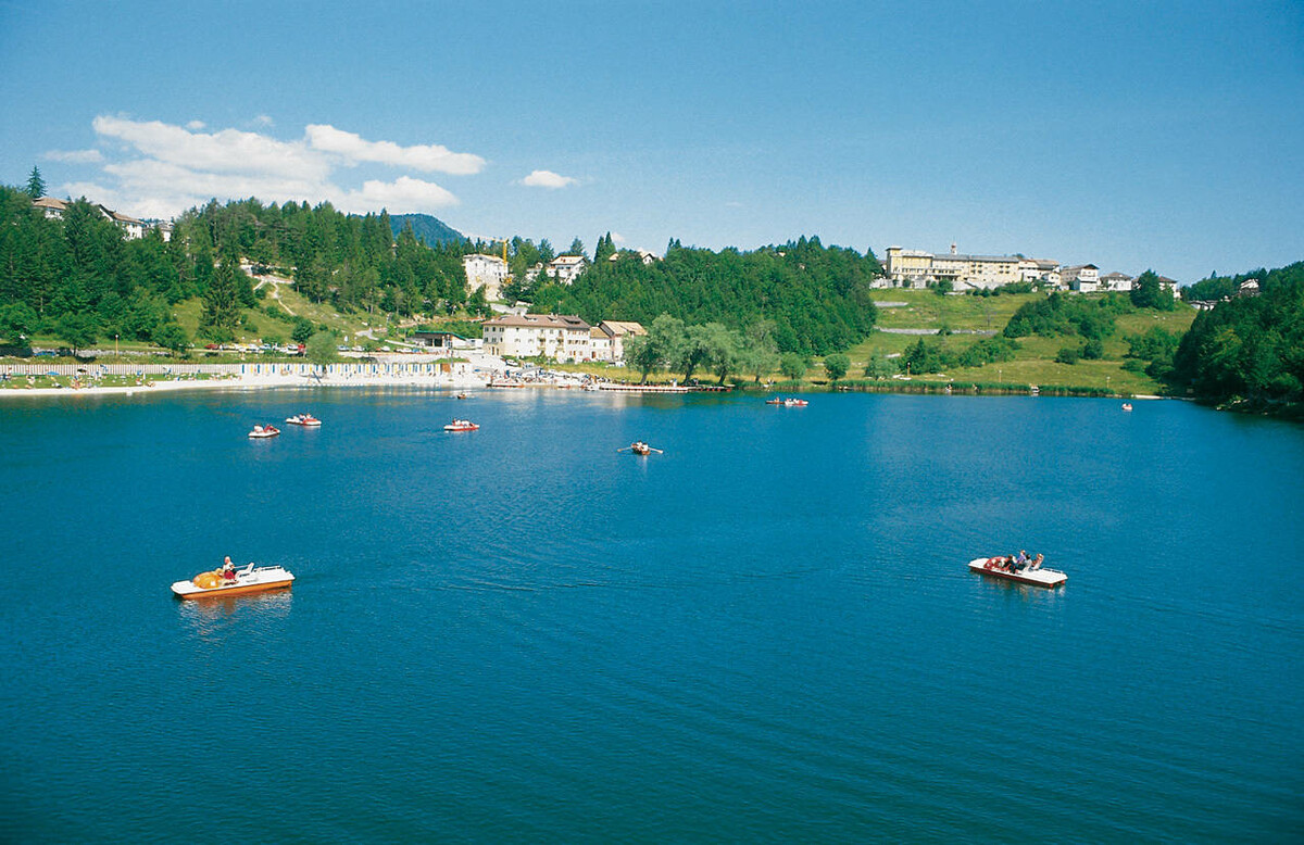 Jezero Lavarone - Trentino Itálie