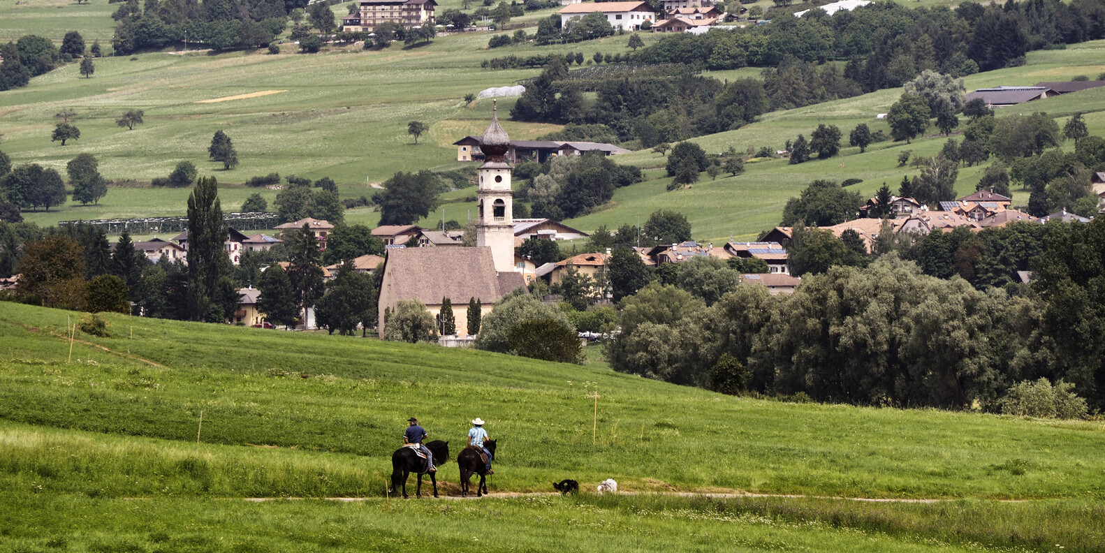 Romeno: passeggiate ed escursioni attorno ad un borgo romano - Trentino