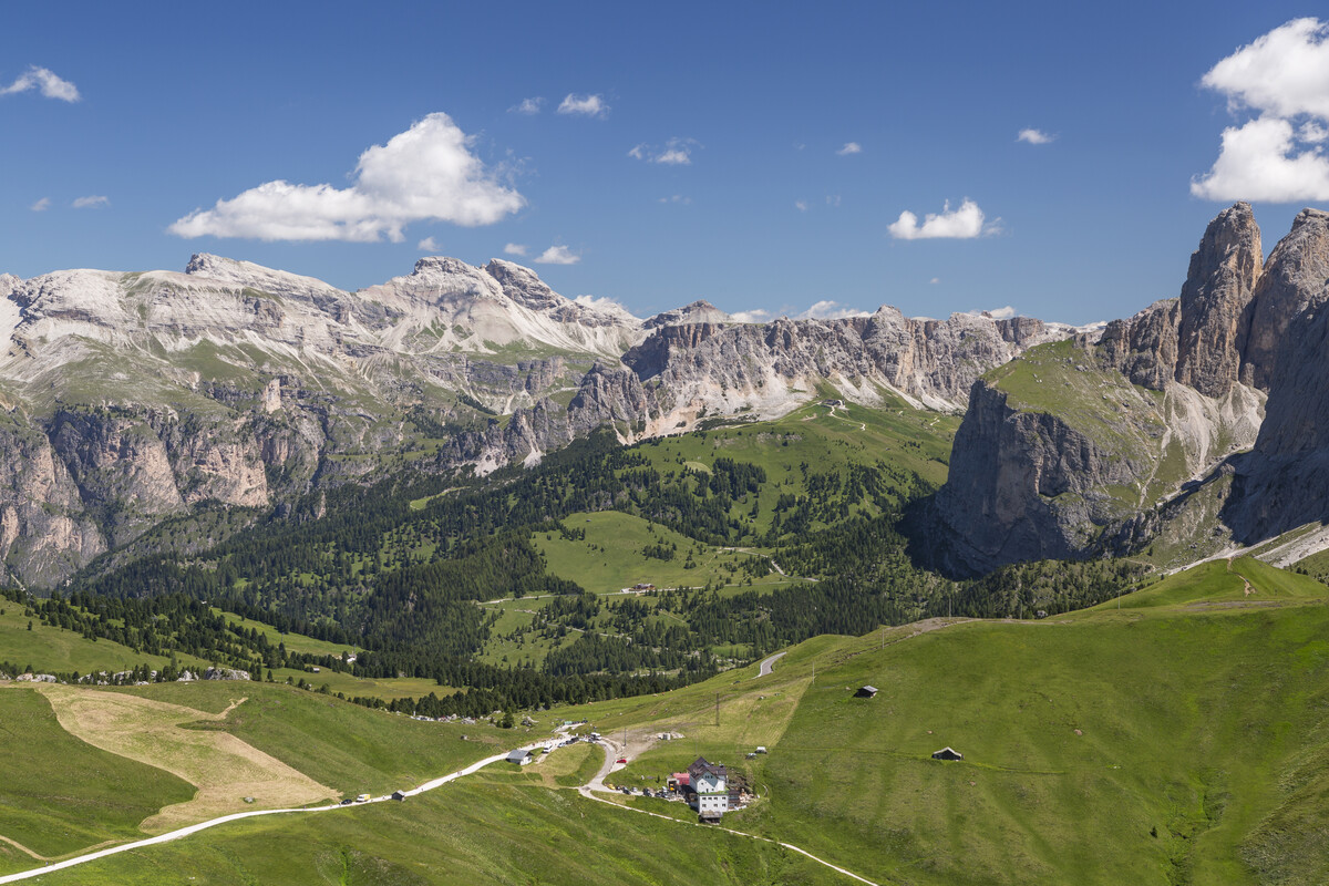 Sella Pass: your holiday between Val di Fassa and Val Gardena ...