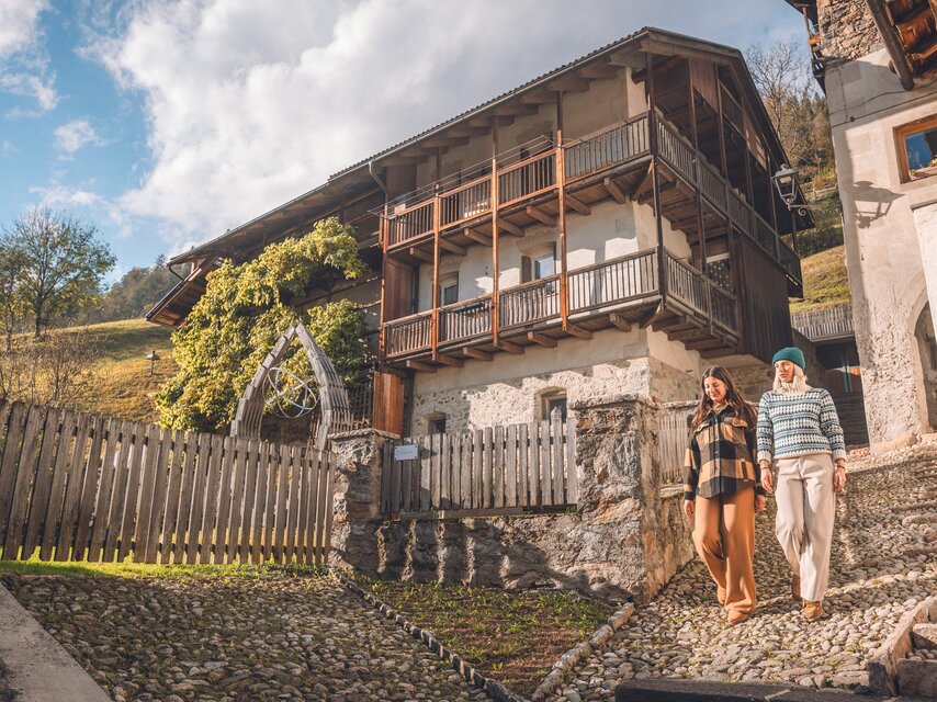 Scopri Mezzano: Arte, Natura e Tradizione nel Cuore delle Dolomiti ...